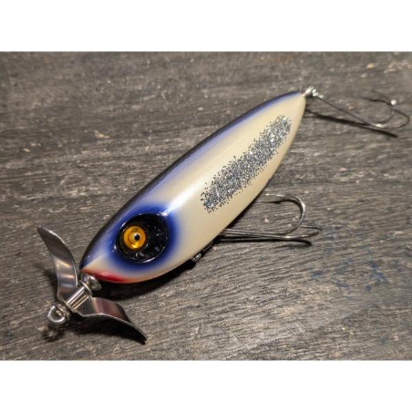 ■約90mm　■約23g　■ウッド製　■made in Japan　　　フロントバズ系スイッシャー。巻くスピードによって音が変わりますので、その日の状況に合わせて色々お試しください。　　　※こちらの商品は実店舗、GIZMOヤフー店、ヤフオク...