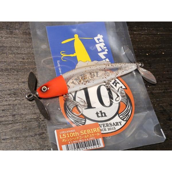 ■約10cm　■約15g　■ラインスラック10周年記念カラー・LS10th丸型ステッカー付き　　　　　　【メーカーコメント：セビレはスレた魚に効果絶大なスローリトリーブ専用ダブルスイッシャーです。低速から回転し始めるオリジナルペラは、ポイン...