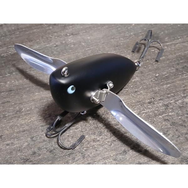 ■約95mm　■約35g　■バルサ製　■made in Japan　　　　【　メーカーコメント：細羽と対極のモデル。フラットサイドボディで、高浮力です。水から浮き上がっている部分が多く、アクションは派手。抵抗が少ない分、早めのリトリーブに対...
