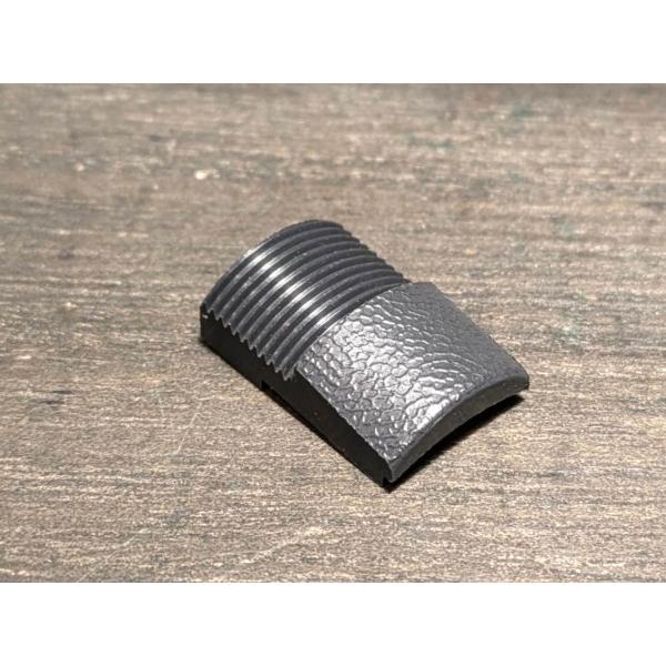 ロベルソン・レジオンのチャック爪です。　チャックリングをきつく締めすぎてネジがなめてしまった時などの交換用に。　　　※こちらの商品は実店舗、ヤフー店、ヤフオク店併売となります。時間差で売り切れの際はご容赦ください。