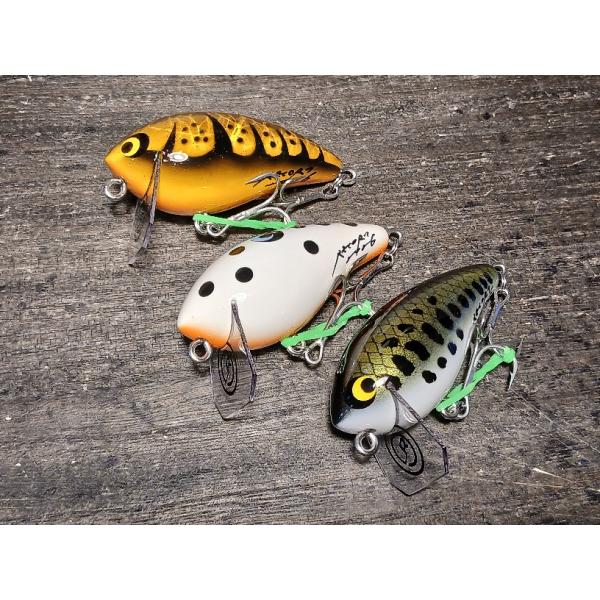 ■60mm　■約14g　■ウッド製　■made in Japan　　　　　【　メーカーコメント：水面と水中のボーダーラインを直走るトップウォータークランク「プラマイゼロ」。ショートピッチのウォブリングで水面を攪拌し水面を爆走。広範囲を探るハ...