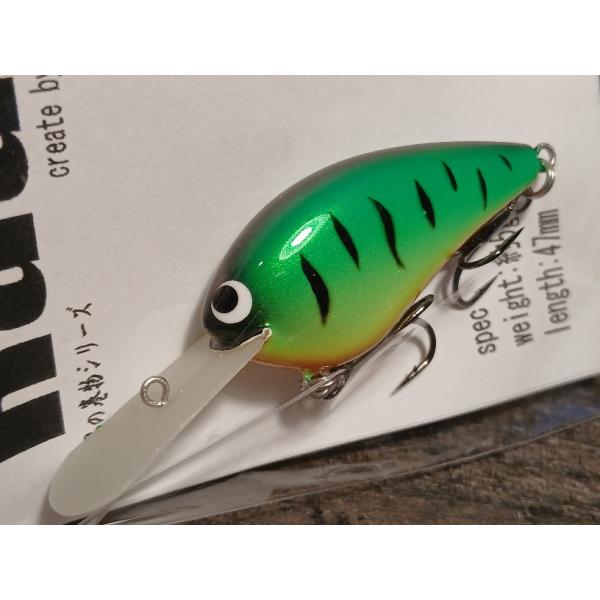 ■47mm　約5g　■硬質発泡樹脂素材　■made in Japan　　　【　メーカーコメント：小粒でピリリととした味付けのRaul（ラウール）、このクランクベイトに求めたものはシャッド感覚のクランクベイト。フォルムはフラットサイドともシャ...