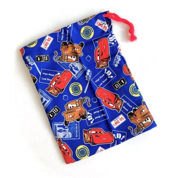 歯ブラシホルダー付コップ袋 KB62 スケーター カーズ商品サイズ縦約205mm×横約148mm綿100%日本製掲載写真と実物では多少色合い等が異なって見える場合がございますので、予めご了承ください。日本郵便クリップポスト（送料200円・追...