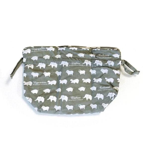 トルネ TORUNE 弁当袋 きんちゃく アニマル グレー約700ml程度の弁当箱が入ります。サイズ　横約160mm×縦約90mm×奥行き約110mm綿100%掲載写真と実物では多少色合い等が異なって見える場合がございますので、予めご了承く...