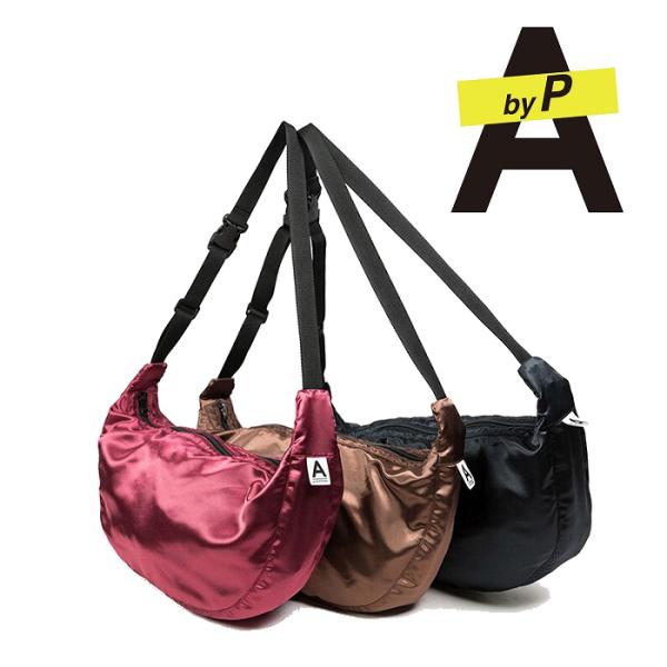 ナイロン素材で手軽さが魅力的なバナナバッグです。Color : RED / BROWN / BLACKSize : 縦21cm/横41cm/奥行12cm/持ち手調節可能素材 : POLYESTER 100％￥10,000（+TAX)