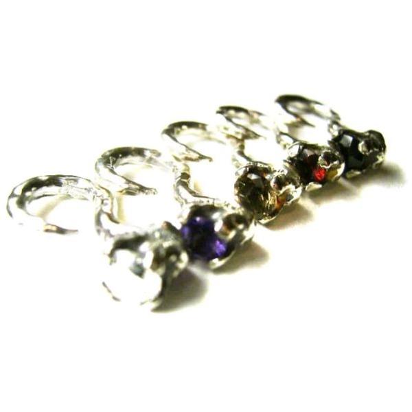 ＊こちらのアイテムは受注生産となります。＊付属でVIVIFYオリジナルの黒い巾着袋orBOXが付属します。＊価格は1点の片耳用価格となります。両耳に着用の場合は2個ご購入下さいませ。SIZE：石直径4.5mm-5mm　縦20mmMATERI...