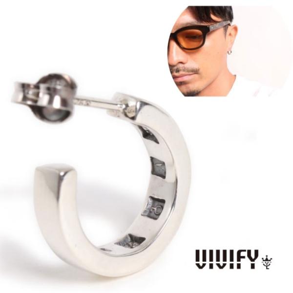 ＊こちらのアイテムは受注生産となります。＊付属でVIVIFYオリジナルの黒い巾着袋orBOXが付属します。素材:ag925silver厚さ:約2mm幅:約3~4mm外径:約14mm※片耳1Pの価格です3mm角の地金をローラで潰して制作する鏡...