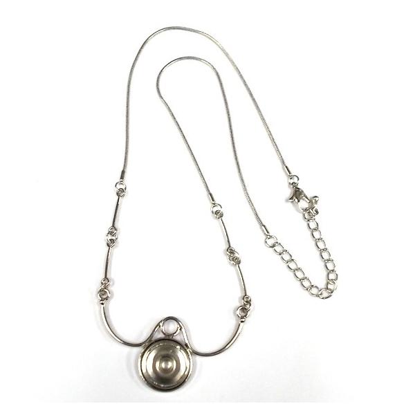 スナップ式で取り替えができるデザインです。 フュージングでオリジナルのペンダントを作製下さい。