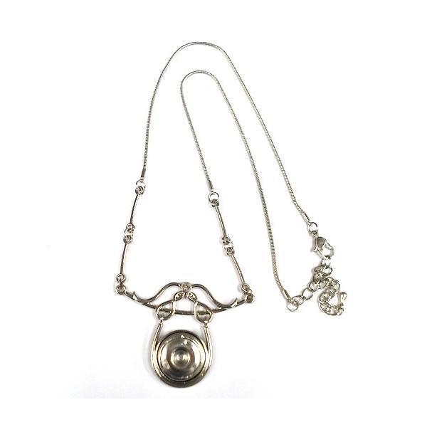 スナップ式で取り替えができるデザインです。 フュージングでオリジナルのペンダントを作製下さい。