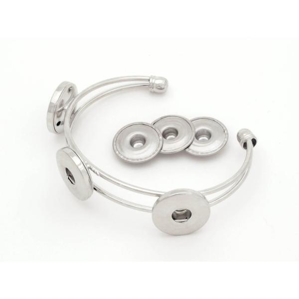 スナップ式で取り替えができるデザインです。 フュージングでオリジナルのペンダントを作製下さい。