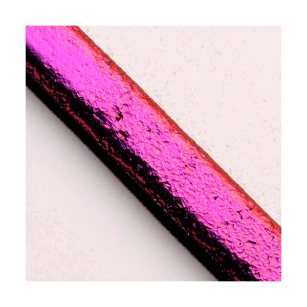 黒いガラスの上にダイクロのマゼンダがコーティング