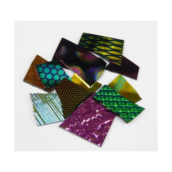 膨張係数96ダイクロガラスの小さなサイズの端ガラスです。黒がベースです。画像はサンプルですので、実際にお送りするガラスの種類や形状はこれと異なります。