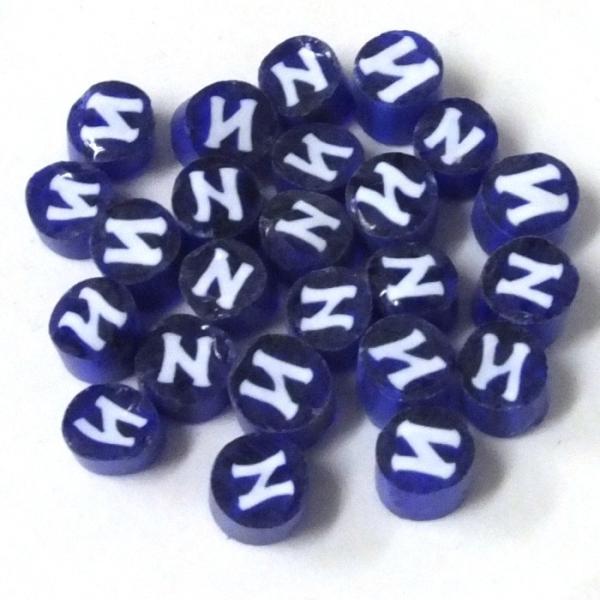 膨張係数104のミルフィオリです。ご自分のイニシャルなどお選びいただくのに便利です。