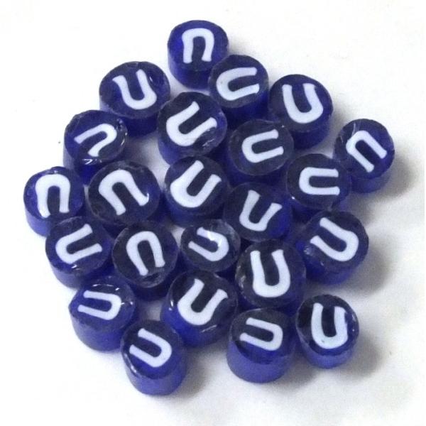 膨張係数104のミルフィオリです。ご自分のイニシャルなどお選びいただくのに便利です。