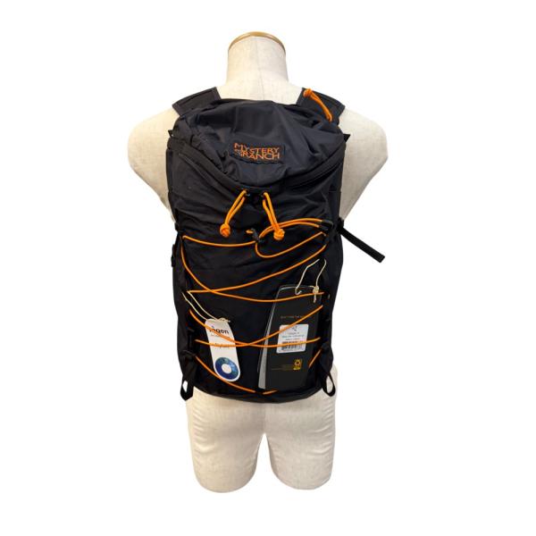 トレイルランナーやカジュアルハイカー、ミニマリストのダートスクランブラーなど、アウトドアでの冒険や日々のレジャーをより充実させたいと願う人々のニーズに応えるようデザインされています。このパックには、水のボトル、ボリュームのあるスナック、予備...