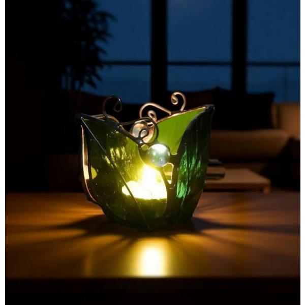 ・ 新緑の木の葉 ステンドグラス キャンドル ホルダー ギフト・作品は新緑の木の葉をイメージして制作したステンドグラスのキャンドルホルダーです。・黄緑、緑の2種類のガラスとクリアー、水色のガラス玉を２個使用しています。・本体サイズ：幅約8c...