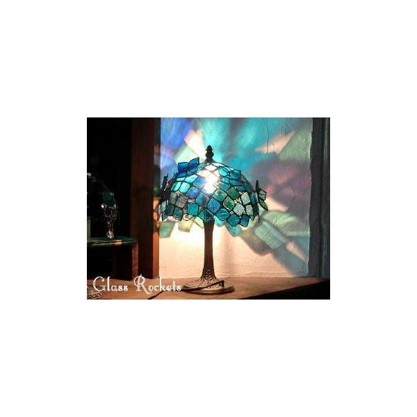 「紫陽花のランプ」ブルー系にてオーダー製作・Ｓ様用の専用ページとなります。・写真の紫陽花ランプオーダー製作・ブルー系ガラス、ブルー、ブルーグリーン、紫など数種類のガラスを使用・高さ約45cm:ランプサイズ巾・約27cm ・オプション購入LE...