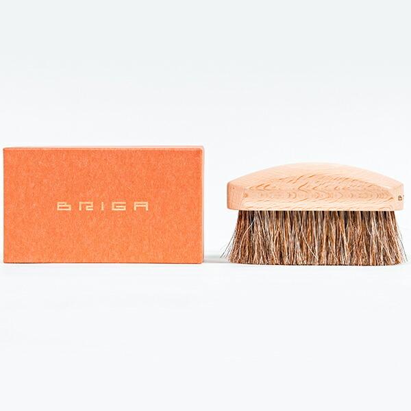 柄にはブナ材を使用し、手のひらに沿ってフィットするようにデザインしました。 これにより、手のひら全体でブラシを掴むことが出来るので、長時間使用しても疲れないよう設計しております。極力薄くマットな塗装を施し、ナチュラルな風合いに仕上げました。...