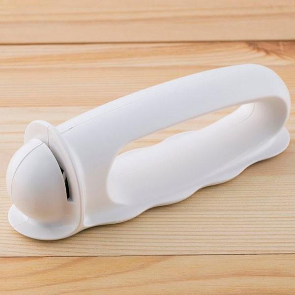 貝印独自の独立サスペンション方式により刃の形状に合わせて磁石の位置調整が可能となりました。従来の一般的な研ぎ器では波刃の頂点(凸)部しか研げず、凹部は全く研げません。そのまま研いでいくと波形状が崩れてしまい、切り刃の性能を損ねてしまいます。...