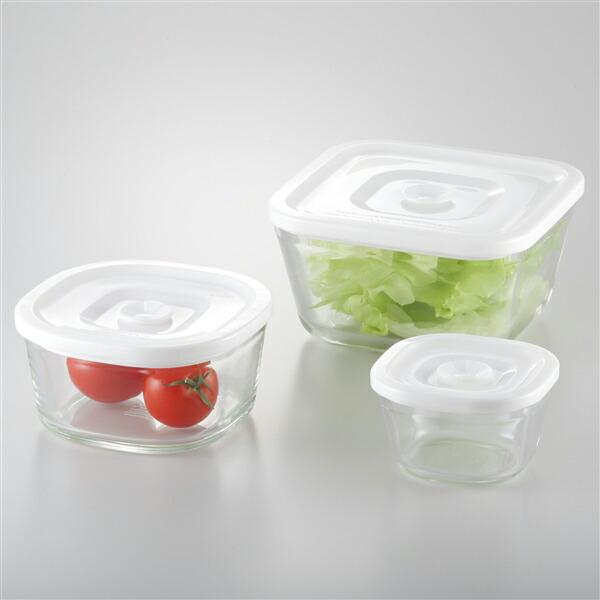 密閉タイプの「パック＆レンジ」です。保存容器であり、テーブルを彩る器にもなり、調理道具にもなる、1つで3役こなすキッチン容器の優れもの。密閉なのにフタをしたままレンジOKです。■冷蔵庫スッキリ！ひと目でわかる：中味がはっきりよく見えるので何...