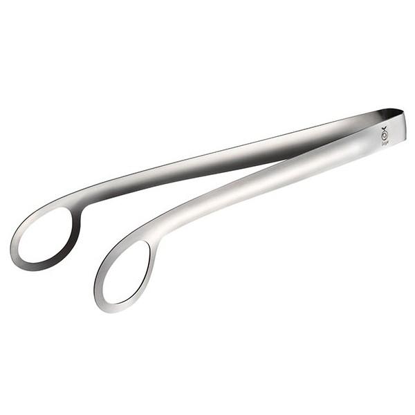 菜箸だとつかみにくい揚げ物をしっかり油を切ってキャッチします。【食材をしっかりキャッチする、４つの特徴】01大きなリング状の先端部はずっしり重いトンカツなどもキャッチ02大きな穴でしっかり油を切る03特許取得のバネ構造と開き角度にこだわり、...