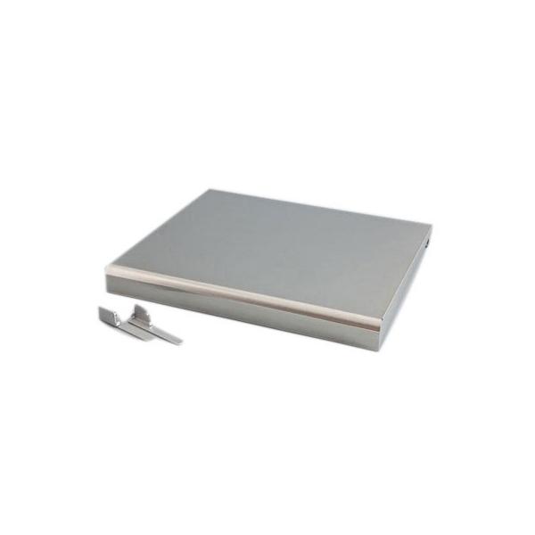 コンロがすっぽり隠せます！●コンロを使わない時は調理スペース、使用時は油ハネガードに。●ガスコンロ、IHクッキングヒーターにもご使用頂けます。●取付も簡単で、カバーは外して洗えます。【商品名】池永鉄工 システムキッチン用 コンロカバー IK...