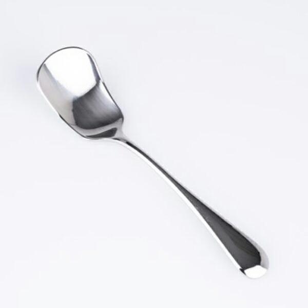【商品名】青芳  CASUAL PRODUCT オールドイングリッシュ アイススプーン ミラー  050077  【本体サイズ】L130mm【素材】18-8ステンレス【商品説明】ツヤあって光沢が美しいミラー仕上げのカトラリー。シンプルで滑ら...