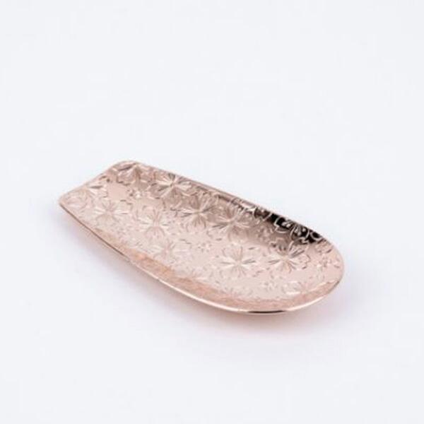 【商品名】青芳  CASUAL PRODUCT  ステンレス茶箕 さくら   ピンクゴールド  510854【本体サイズ】W40×L79mm【素材】ステンレス（ピンクゴールドメッキ）【商品説明】日本製の丈夫で無駄のない【茶箕（ちゃみ）】（茶...