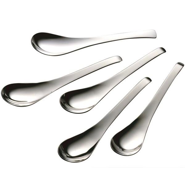 ステンレス素材のレンゲです。チャーハン、カレー、丼物、鍋料理用にいろいろ使えます。ハンドルは持ちやすく、食べやすいデザインです。●メイド・イン・ツバメ認定●【サイズ】最大幅3.7×全長17.7cm、板厚2mm【重量】43g(1本)　【材質】...