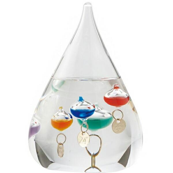 しずくの形のかわいい温度計。◆ガリレオ・ガリレイが発見した、液体の比重が温度によって変化する原理を使って作られた温度計です。◆ガラス球が温度によって上下します。◆インテリアとして、置くだけでも目を楽しませてくれる温度計です。【商品名】茶谷産...