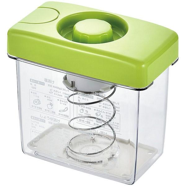 お家で手軽に作れるコンパクトサイズの漬物器。【重量】（約）300ｇ【材質】本体容器/AS樹脂、フタ・フック・シリンダー/ABS樹脂、ハンドル・押板/ポリプロピレン、バネ/18-8ステンレス鋼【広告文責】株式会社ルーマニア/03-5876-8031