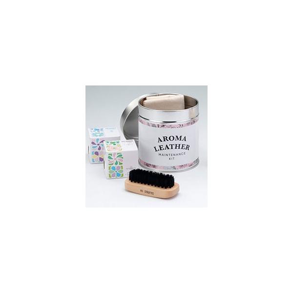 エッセンシャルオイル配合で、デリケートな皮革にも安心してお使いいただける『やさしい』お手入れクリームキット。これ1つで、シューズ・バッグ・革小物など、革製品の基本のお手入れが可能です。・皮革製品のお手入れに必要な4つのアイテムが揃うセットで...