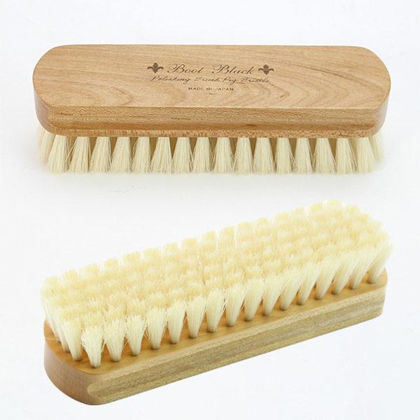 ツヤ出しに最適な豚毛ブラシです。持ち手部分は高級家具材や楽器材としても用いられる、山桜の間伐材を使用しています。靴クリームを磨き伸ばしながら余分なクリームを拭き取ると革靴は綺麗に仕上がります。靴クリームと豚毛ブラシはセットでご利用ください。...