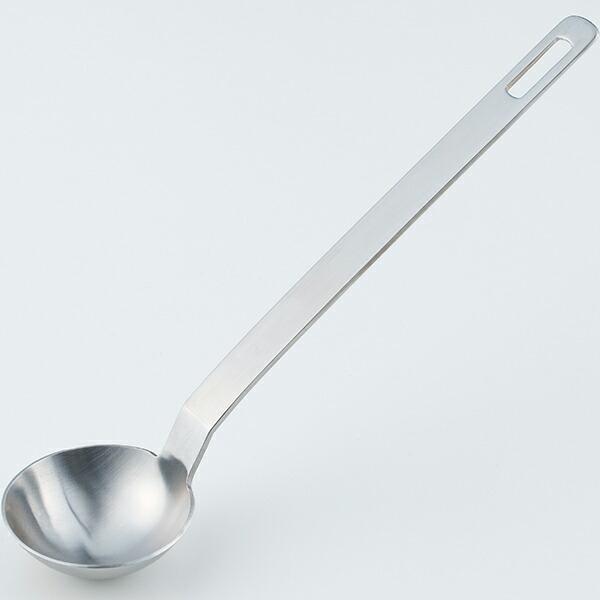 持ち手は150mmと長い柄が特長。それにより調味料など楽にすくえます。手に持った時に皿が水平になるように設計されていますので、計る、すくうといった作業がしやすい計量スプーンです。柄が長いので袋入りや長めの瓶の調味料もサッとすくえます。【材質...