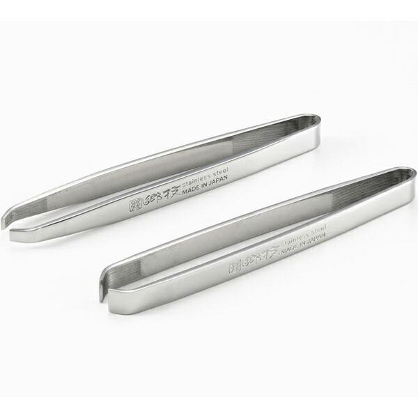 日本が誇る燕三条の職人技。先端部の細さが異なる、大小２本セット。用途に合わせてご使用下さい。燕三条の職人技をぜひ手にとってみてください。【サイズ】幅広/全長75mm × 全幅11mm × 高さ6mm、先細/全長75mm × 全幅11mm ×...