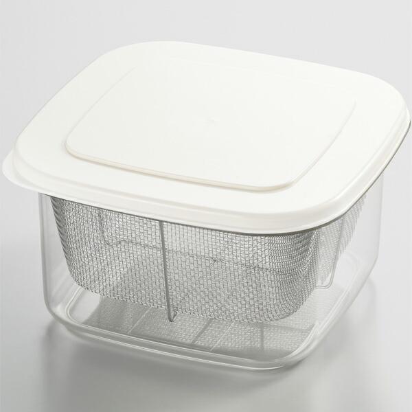 ザルは水切りができて便利。ザルを取ればフタをしたまま電子レンジで使えます。【サイズ】全幅178mm × 全長178mm × 高さ100mm【重量】250g【材質】本体/ポリメチルペンテン(耐熱200℃、耐冷-20℃)、フタ/ポリプロピレン(...