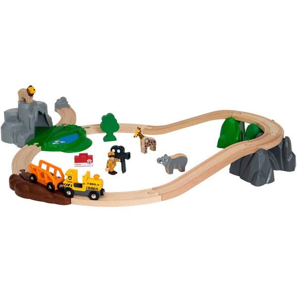 ライオンが雄たけびを上げて王国へ招いています。 BRIO Worldサファリアドベンチャーセットでは安全にサバンナを探索して、自然の中の動物を見ることができます。サファリ蒸気機関車でライオンやキリン、ゾウのいるアフリカの大地を走り抜けましょ...