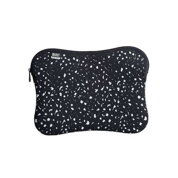 ウェットスーツに使用されるネオプレン素材を使用しており、丈夫で汚れがつきにくく、手洗いが可能です。内側は起毛しており、大切なアイテムを傷つけにくくなっています。普段何気なく使っているものにこそ素敵にスマートであってほしい。 BUILT（ビル...