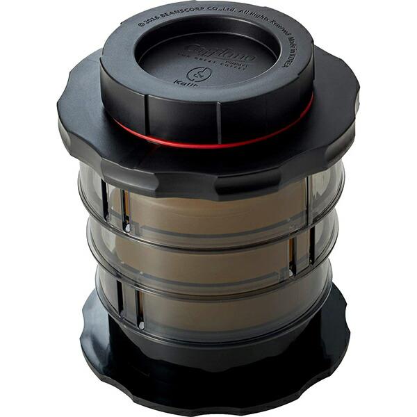 Kalitaの丸ロシがコーヒーの微粉をキャッチして手軽にいつでもどこでも本格的なコーヒーがお楽しみいただけます【サイズ】本体/直径10.8×高さ12.2、収納時/直径10.8×高さ6.1cm、容量:220cc【重量】403g【素材・材質】ポ...