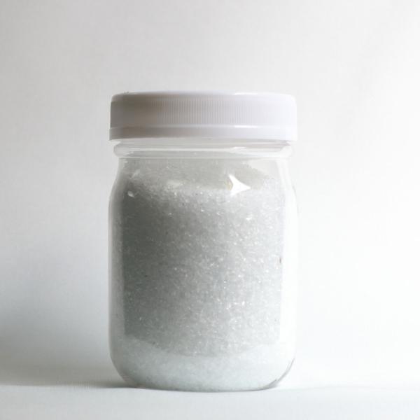 ルビーレッドＳＴ   フリット150g   膨張係数90このガラスはストライカー※です。※適切なプログラムで熱を加えることで発色プログラムによって発色も異なります。ブルズアイのフュージング用 フリットです。粒の大きさは３種類あります。150...