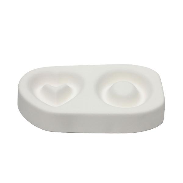 ガラス素材を詰めて焼成する、ハート型とサークル型の素焼き（特殊素材）モールドです　お好みのガラスを合わせて素敵なガラス小物が作れます。　サイズ　135mm×70mm　説明書付　注：アートボックスではお使いになれません。