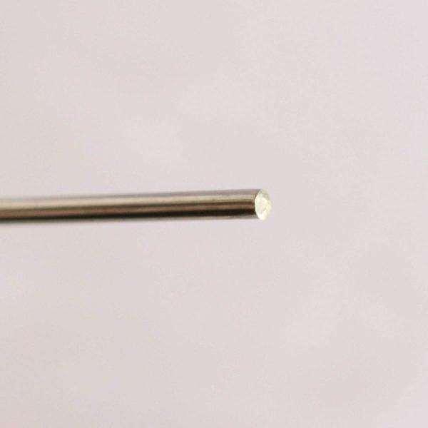 とんぼ玉制作用のステンレス製芯棒です。使用前にバナーであぶるか、ヤスリで削って傷をつけてから離型剤を付けてご利用ください。長さ：330ｍｍ