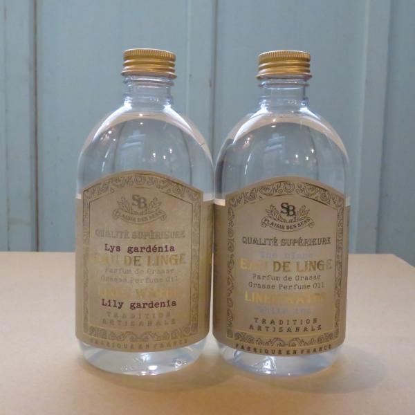 French classic　リネンウォーター500mlエッセンシャルオイルを抽出した後に残る、香りが凝縮された水です。 ヨーロッパでは昔からこの水をアイロンのステーム水としてや洗濯のすすぎの段階等で使い、衣料の香り付けに役立てていました。...
