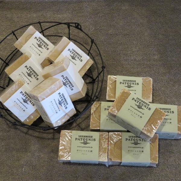 パトーニスPATOUNIS ピュアホワイト100g天然無農薬のオリーブオイルの中でも料理用など等に用いられる最高級のピュアバージンオリーブオイルのみを原料として手作りの伝統的な工法でつくられた１００％オリーブオイルソープです。パトーニスPA...