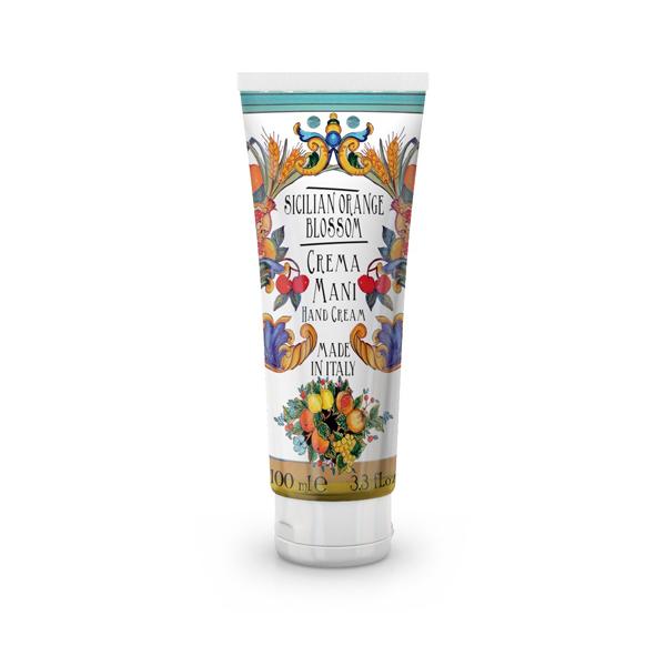 〇La Maioliche Hand Cream ハンドクリームアロエベラエキスとオリーブオイル配合の持ち運びにも可愛いハンドクリーム。しっかりと保湿しながら、心地よい香りがほのかに残ります。サイズ・容量〇Φ60×H140mm〇容量:100...