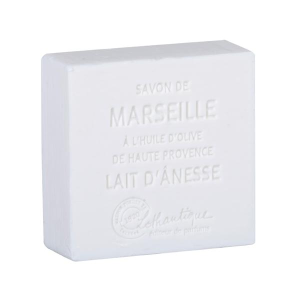 Lothantique（ロタンティック）マルセイユソープ。プロヴァンス産オリーブオイル使用、シアバター配合。豊かな泡立ちで肌をなめらかに洗い上げ、うるおいを与える固形石けん。サイズ65×65×25mm。原産国フランス（made in Fra...