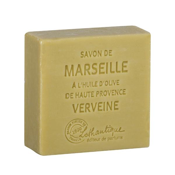 Lothantique（ロタンティック）マルセイユソープ。プロヴァンス産オリーブオイル使用、シアバター配合。豊かな泡立ちで肌をなめらかに洗い上げ、うるおいを与える固形石けん。サイズ65×65×25mm。原産国フランス（made in Fra...