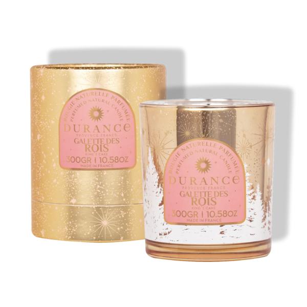 【2025ウインター ウッドウィックキャンドル 300g】ギフトにピッタリな箔押しの豪華なボックスに入ったキャンドル。ウッドウィックが作り出す炎とパチパチと心癒される音もお楽しみください。プロヴァンスの香り、デザイン、灯り、音、五感全てでク...