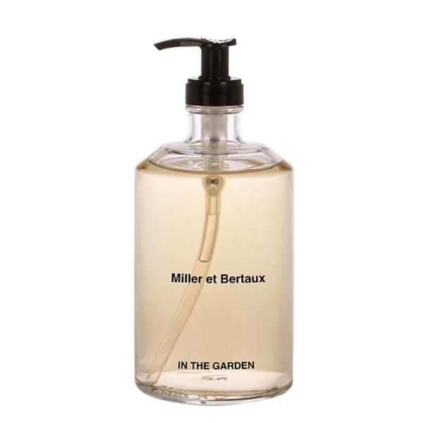 Miller et Bertaux●サヴォンリキッド（リキッドソープ）500mlまるで彼らの家のように、心安らぐ空間を演出する香り単なる香りではなく、彼らのライフスタイルを表現、演出するもの。それぞれの香りは、まるで日記の1ページのように、...