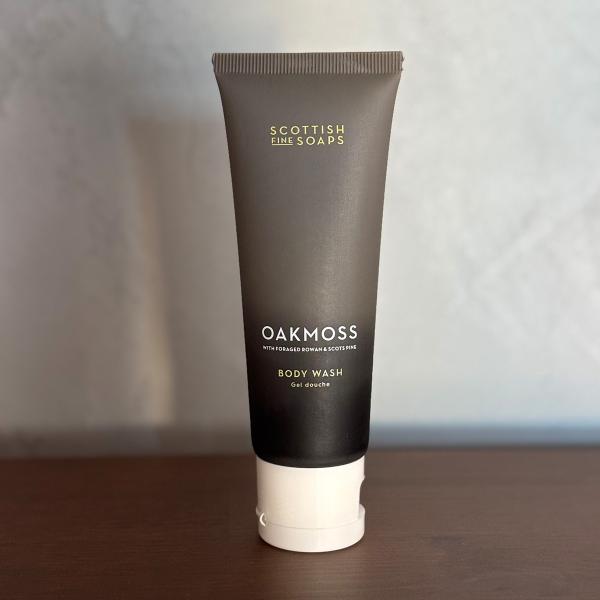 Scottish Fine Soaps（スコティッシュファインソープ）OAKMOSS ハンド＆ボディソープ 75ml。肌にうるおいを与え、整えながらやさしく洗い上げるリキッドソープ。スコットランドの樹々のエッセンス（ナナカマド／ヨーロッパア...